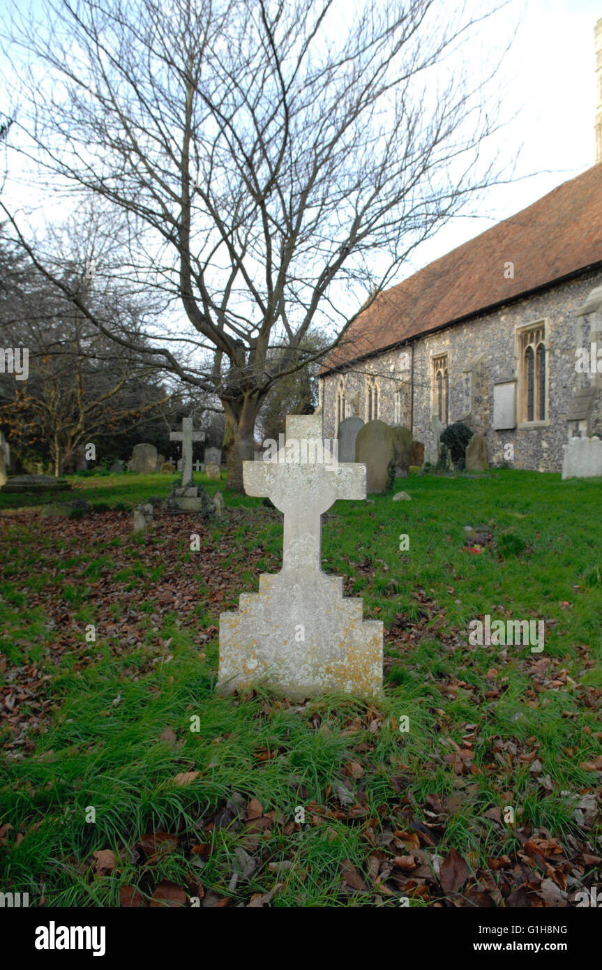 Friedhof mit keltischem kreuz -Fotos und -Bildmaterial in hoher Auflösung – Alamy
