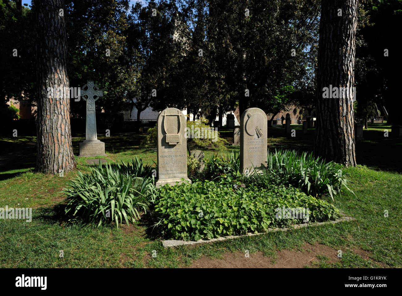 Protestant cemetery rome -Fotos und -Bildmaterial in hoher Auflösung ...