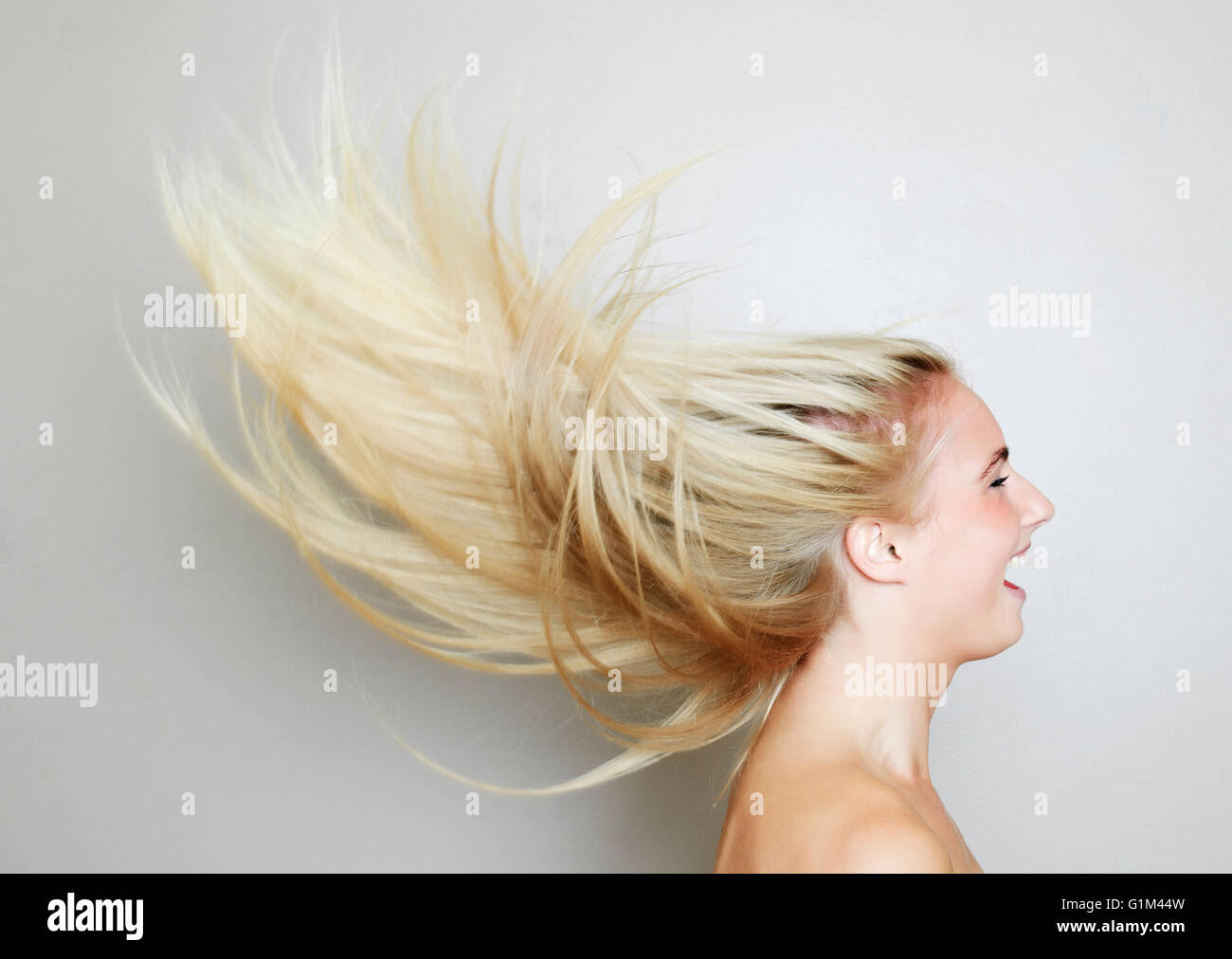 Wind Weht Frau Haare Stockfotos und -bilder Kaufen - Alamy