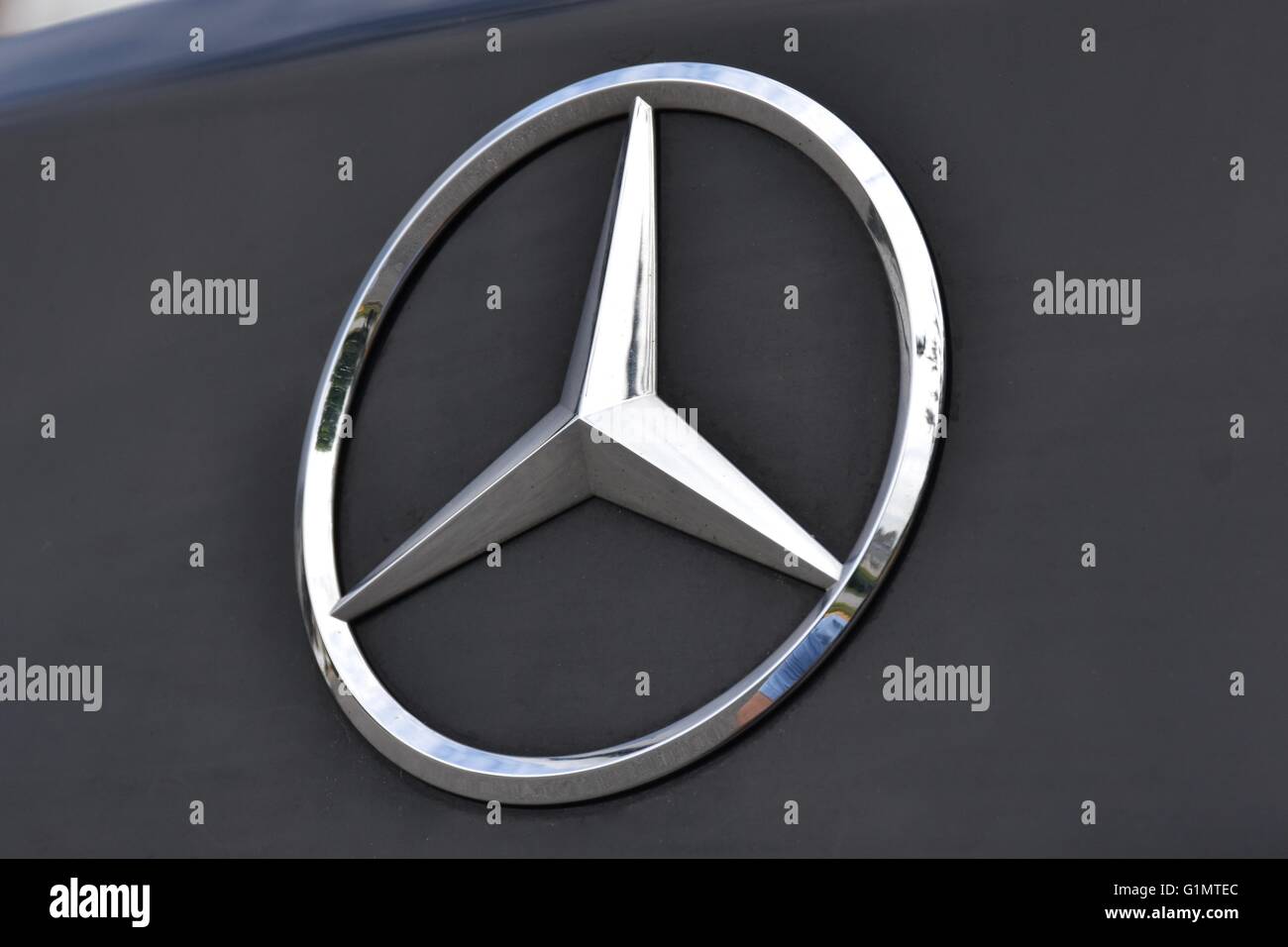 C400 mercedes logo -Fotos und -Bildmaterial in hoher Auflösung – Alamy