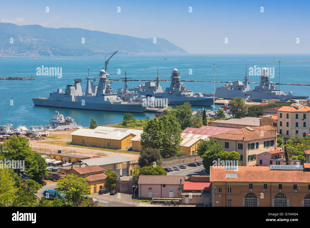 Naval ships -Fotos und -Bildmaterial in hoher Auflösung – Alamy