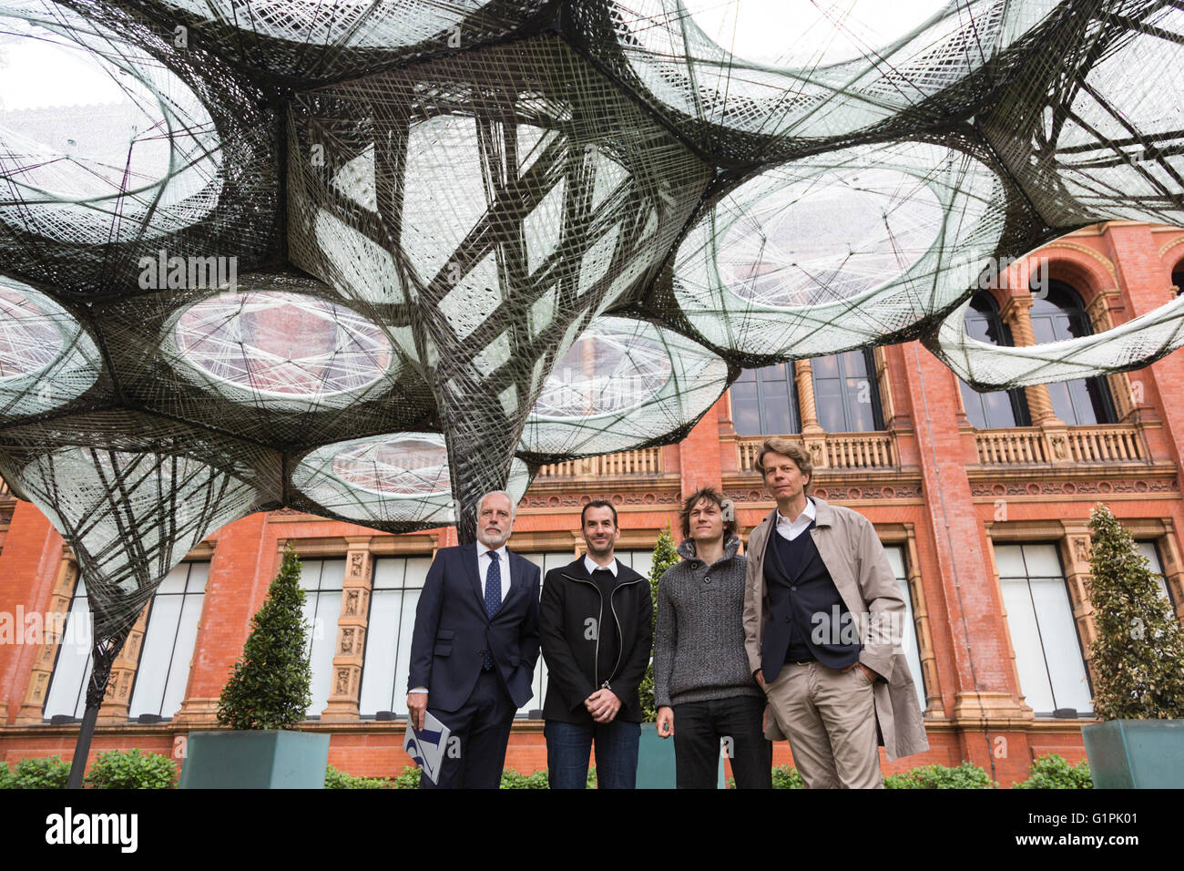 L-r: Martin Roth, Direktor V & A, Achim Menges, Moritz Dörstelmann und ...