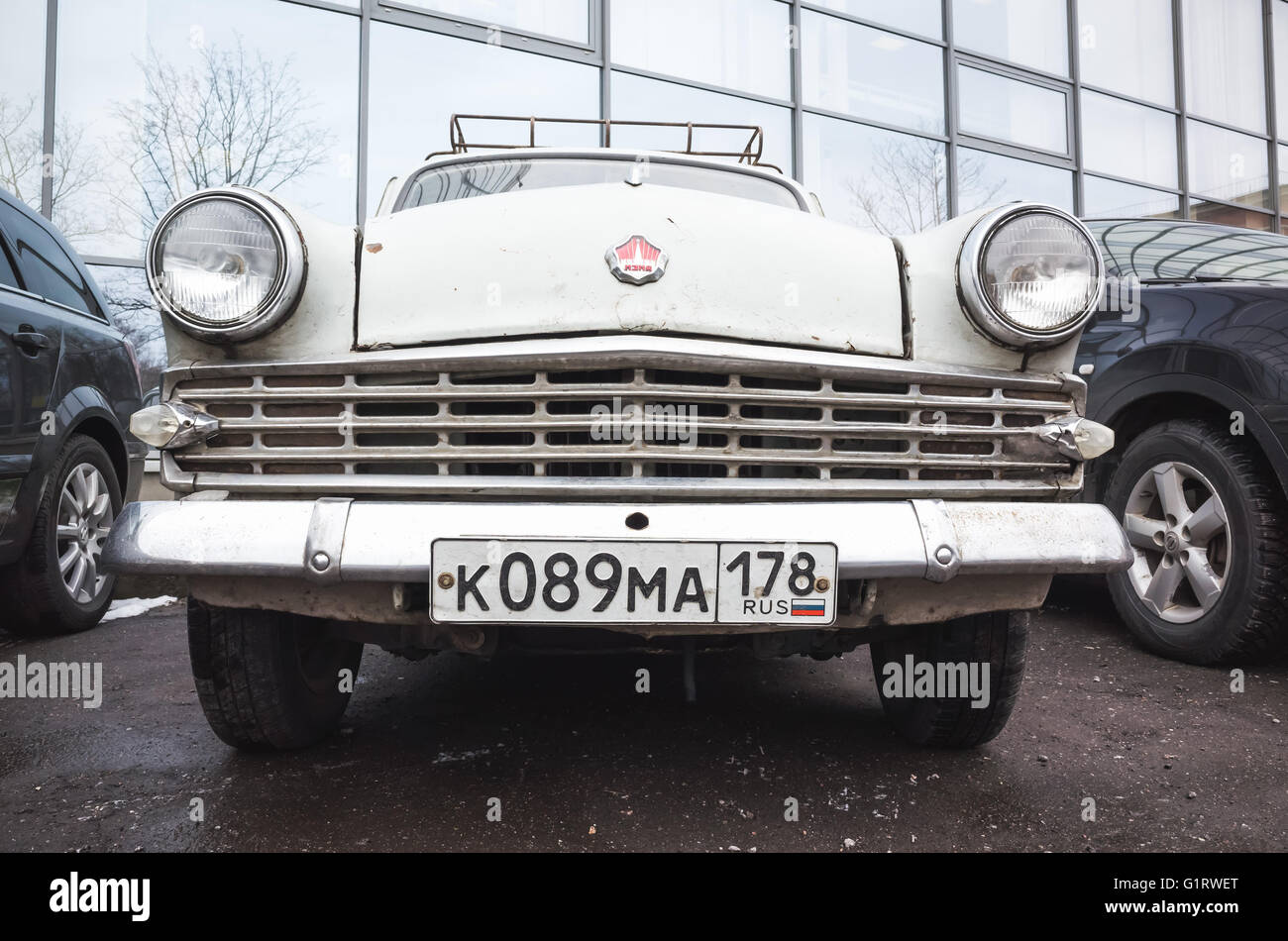 Graues automobil -Fotos und -Bildmaterial in hoher Auflösung – Alamy