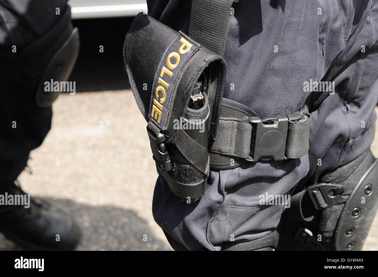 Waffe einer polizei -Fotos und -Bildmaterial in hoher Auflösung – Alamy