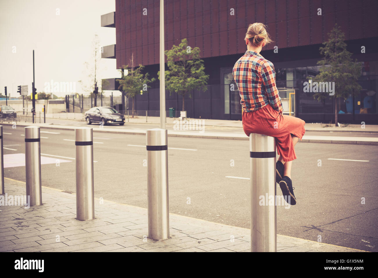 Straßenrand poller -Fotos und -Bildmaterial in hoher Auflösung – Alamy
