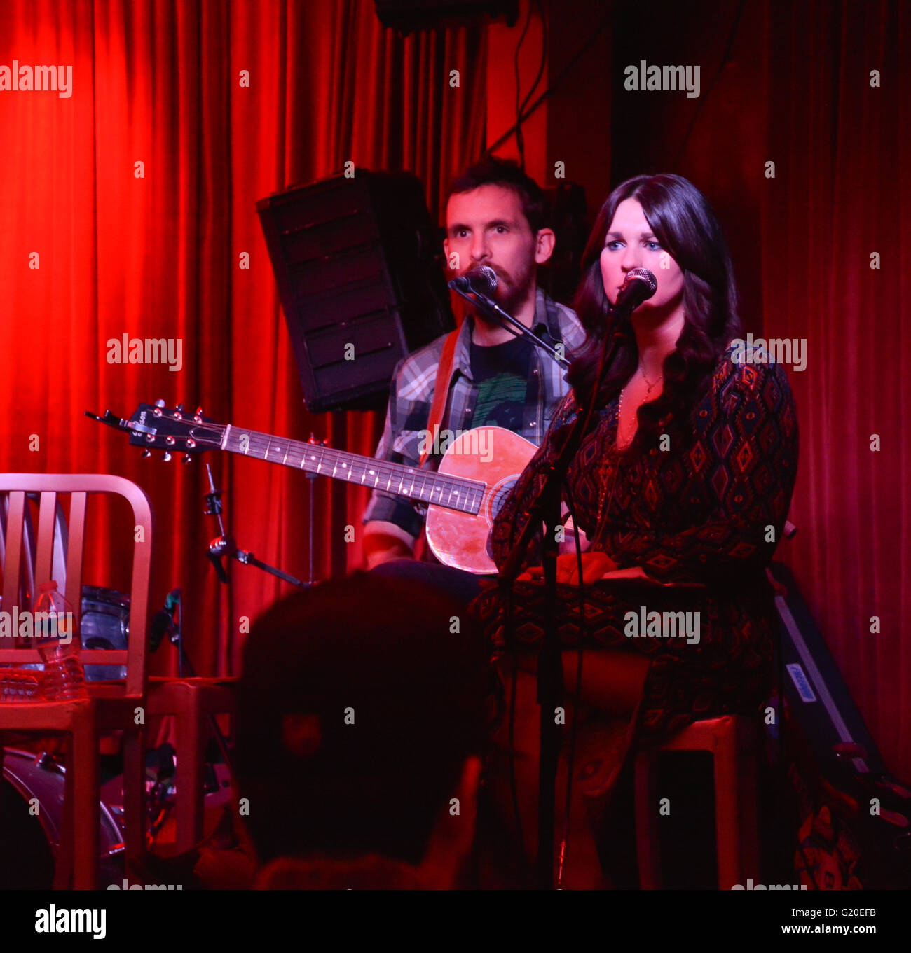 Female songwriters -Fotos und -Bildmaterial in hoher Auflösung – Alamy