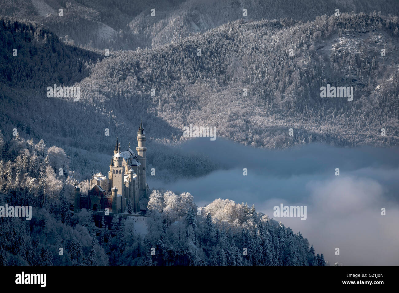 Neuschwanstein castle snow -Fotos und -Bildmaterial in hoher Auflösung ...