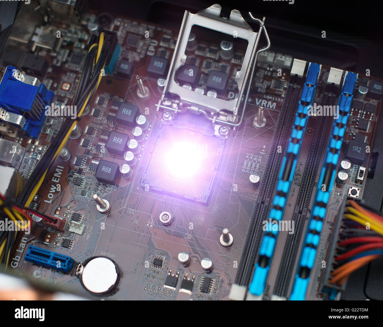 Inside pc motherboard cpu ram -Fotos und -Bildmaterial in hoher ...