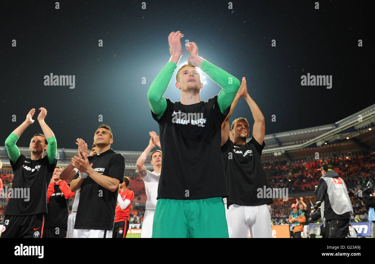 Frankfurts Torhüter Lukas Hradecky feiert nach der deutschen Bundesliga ... Frankfurts Torhüter Lukas Hradecky feiert nach der deutschen Bundesliga ...