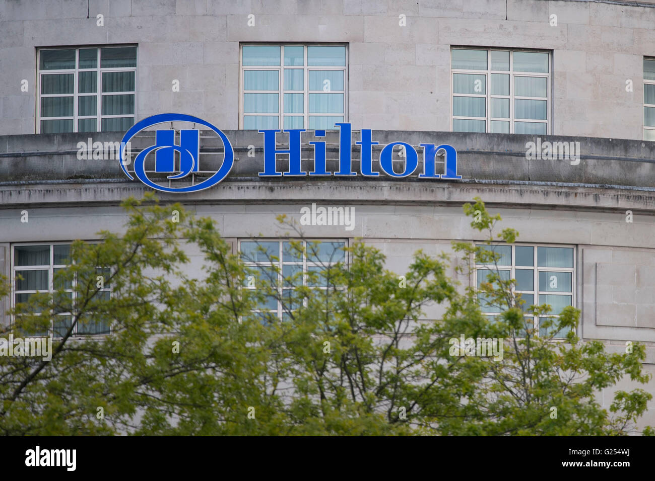 Hilton hotel logo sign -Fotos und -Bildmaterial in hoher Auflösung – Alamy