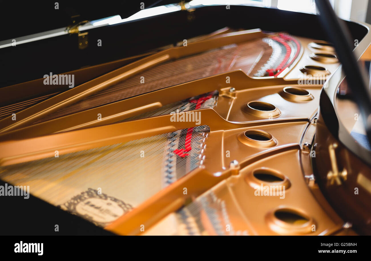 Piano string instrument hammer -Fotos und -Bildmaterial in hoher ...