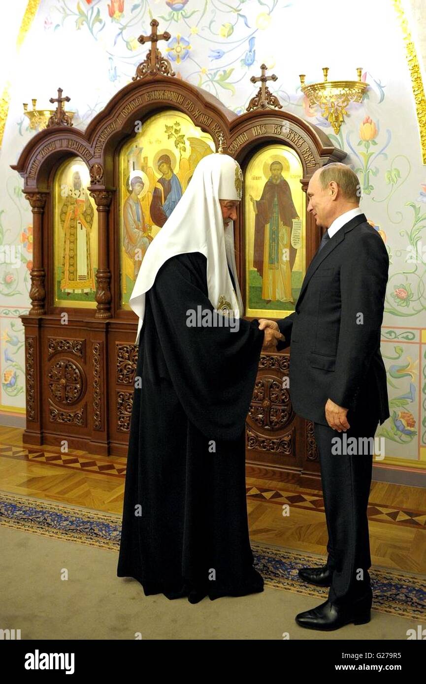 Der Russische Präsident Vladimir Putin Gratuliert Patriarch Kirill Von