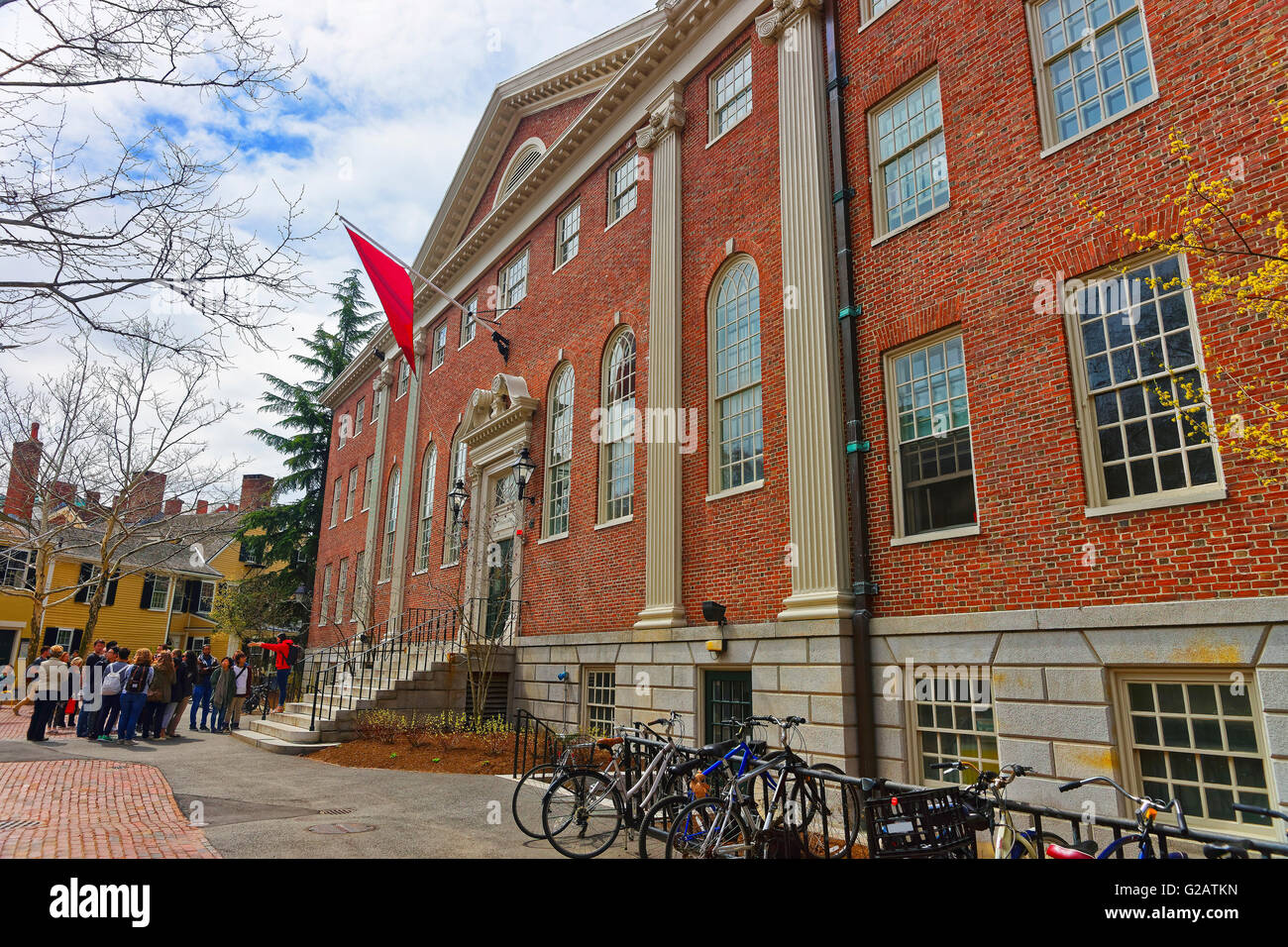 Harvard university flag -Fotos und -Bildmaterial in hoher Auflösung – Alamy