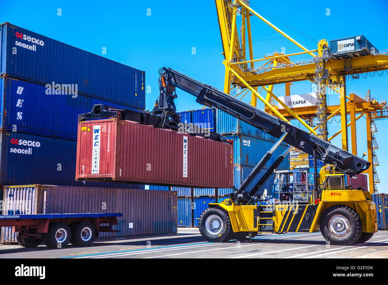 Container stapler -Fotos und -Bildmaterial in hoher Auflösung - Seite 2 ...