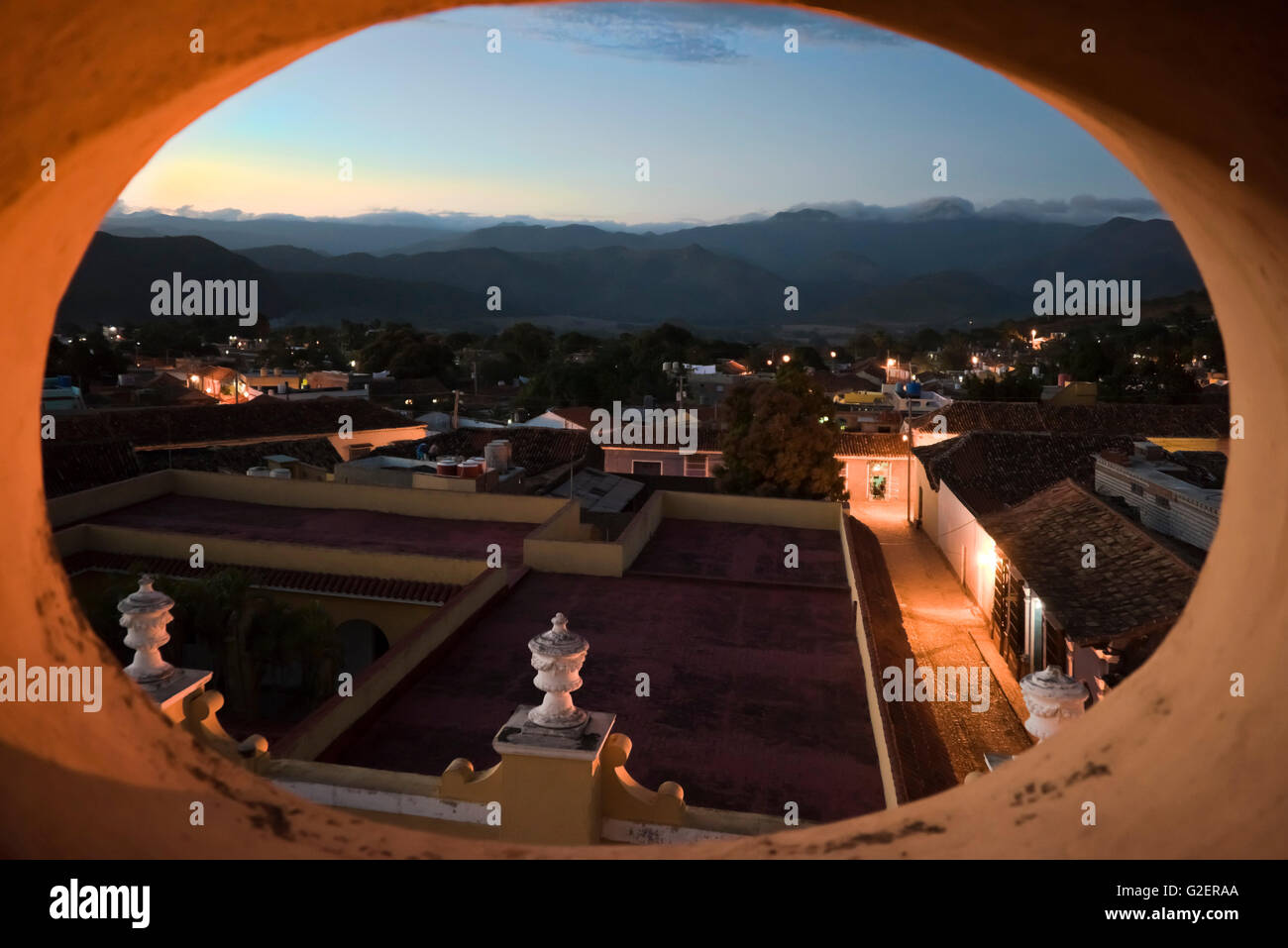 Blick durchs bullauge -Fotos und -Bildmaterial in hoher Auflösung – Alamy