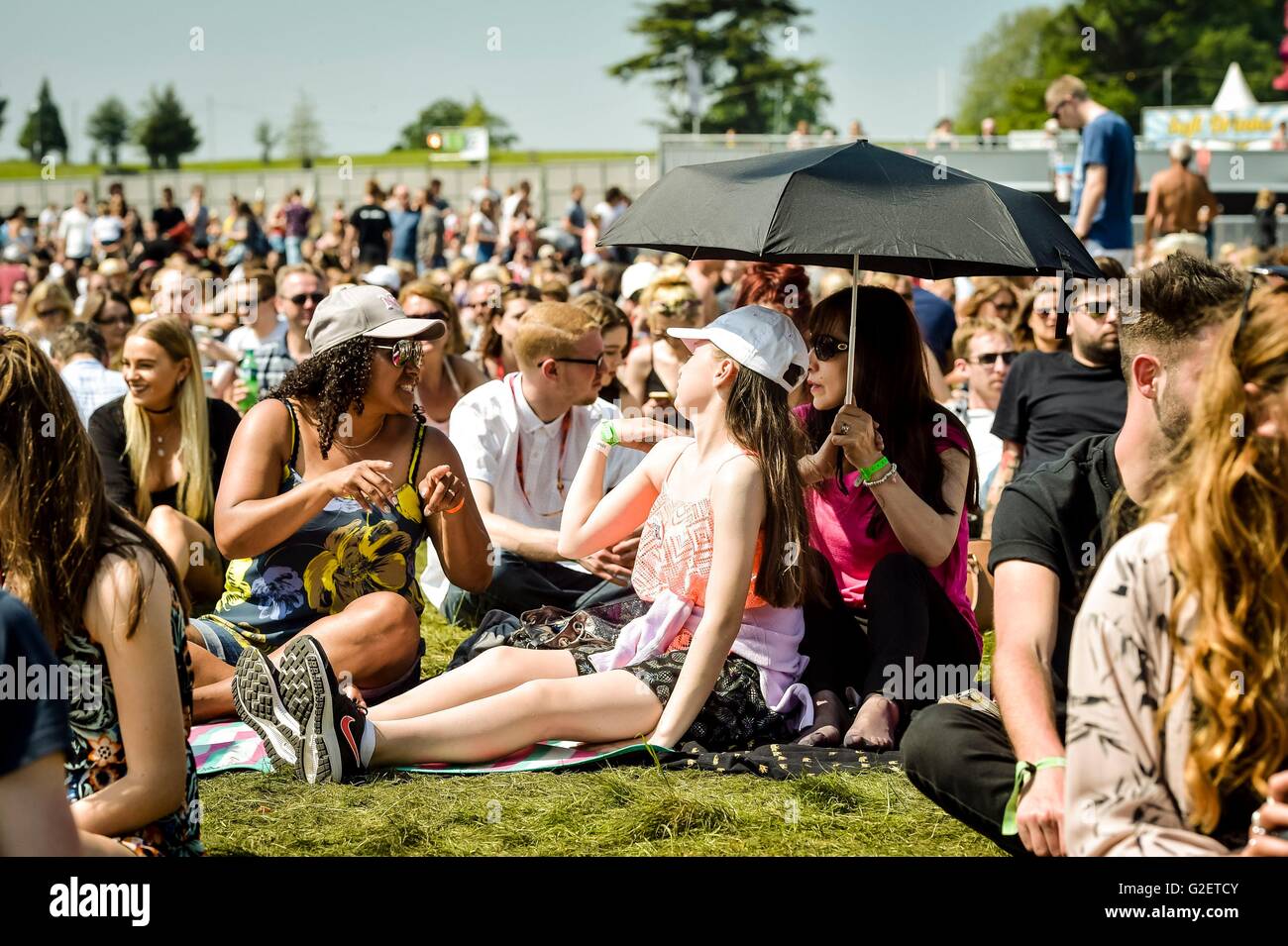 Gesichter in der Menge bei BBC Radio 1's Big Weekend Powderham Castle ...