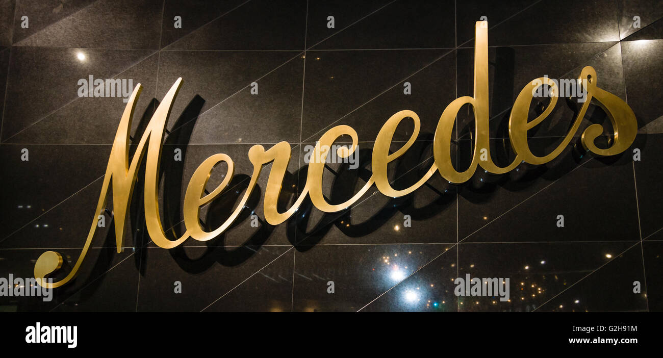 Mercedes benz zeichen -Fotos und -Bildmaterial in hoher Auflösung – Alamy