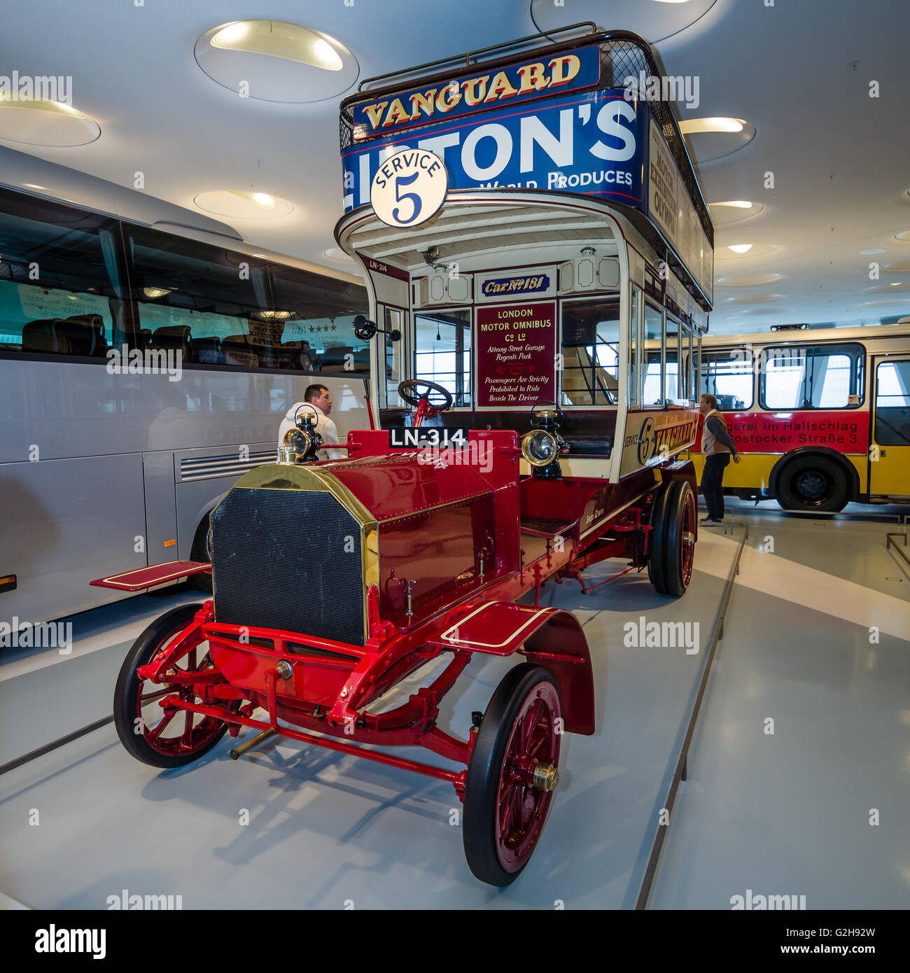 Milnes daimler doppeldeckerbus -Fotos und -Bildmaterial in hoher ...