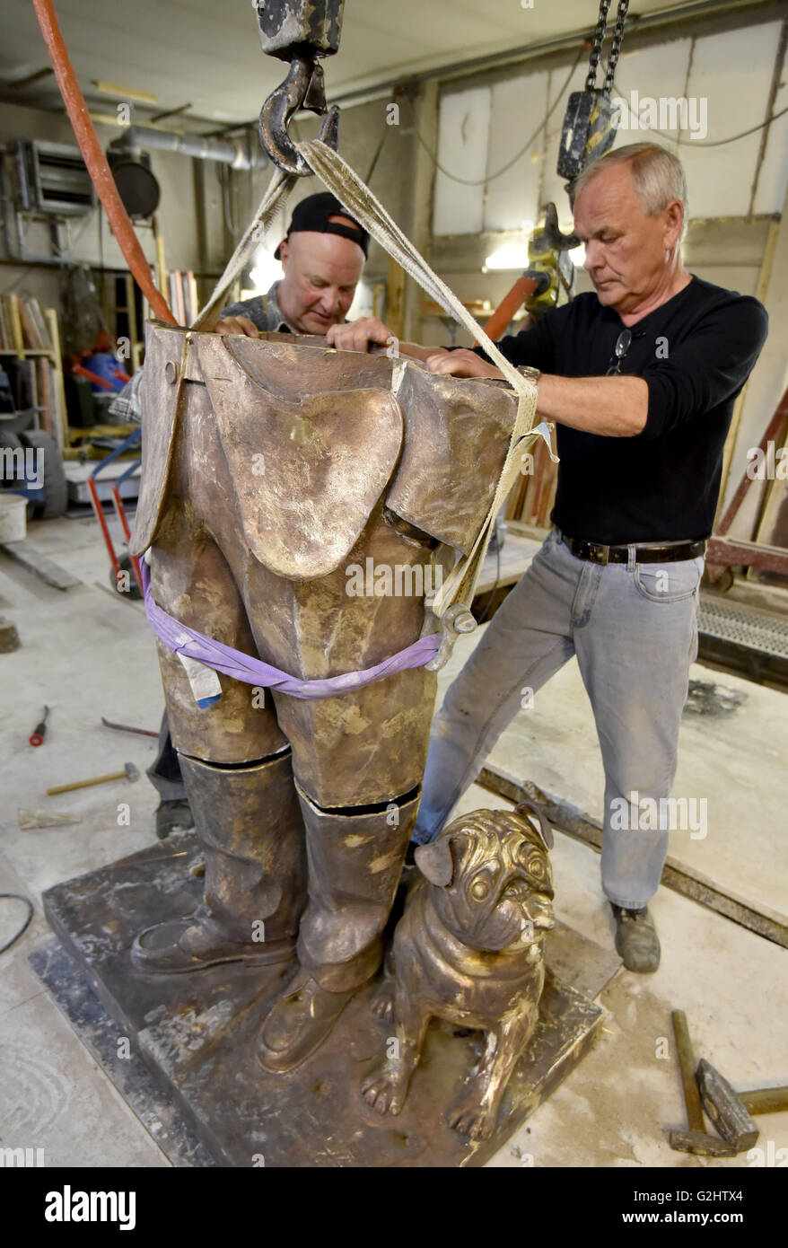 Loriot mops -Fotos und -Bildmaterial in hoher Auflösung – Alamy