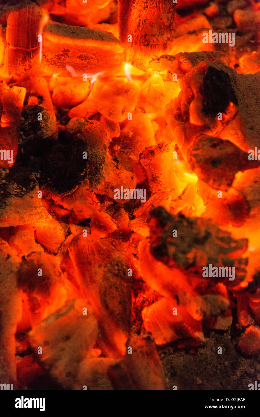Helle flamme rot -Fotos und -Bildmaterial in hoher Auflösung – Alamy