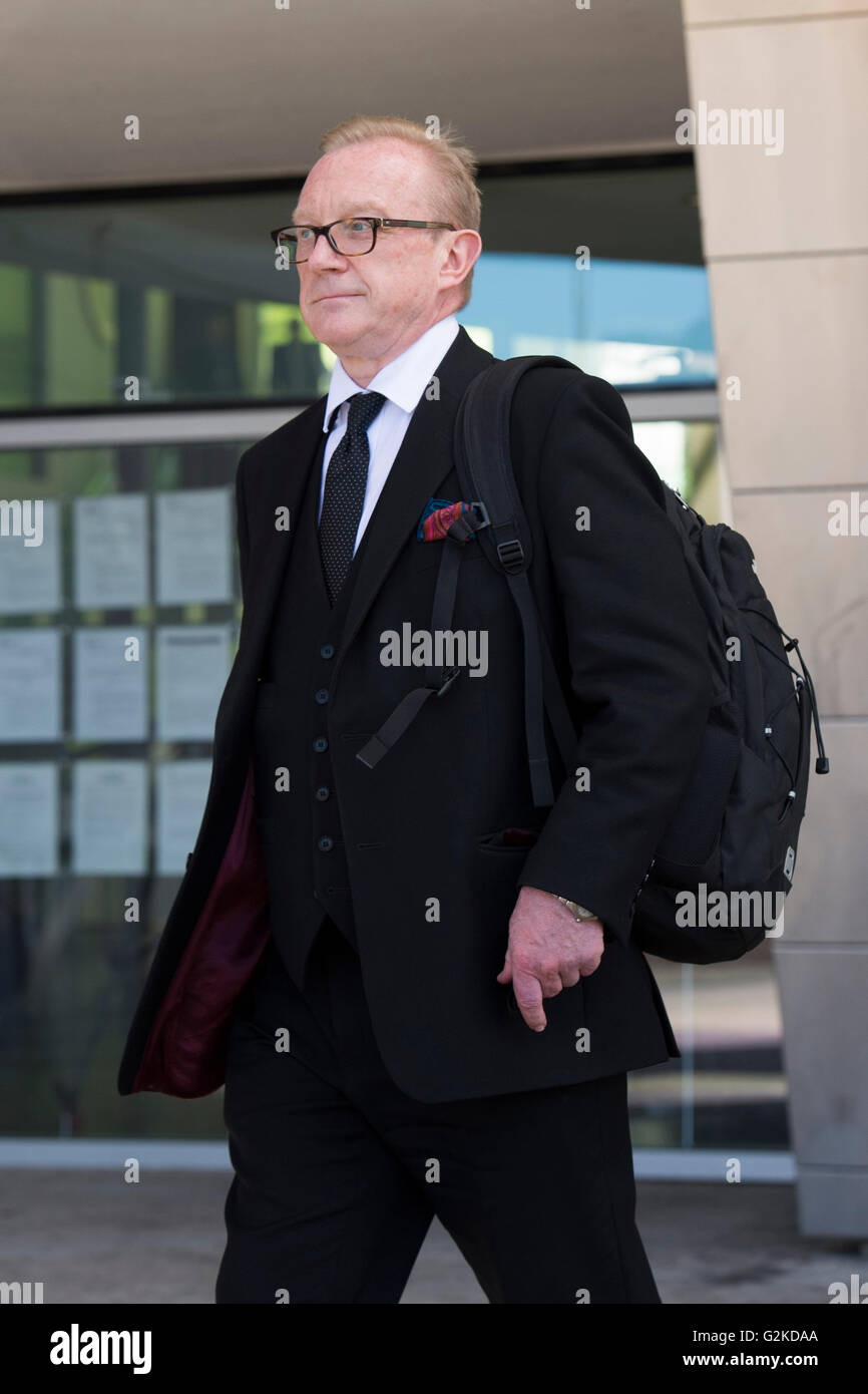 Strafverfolgung QC Alex Prentice Blätter des High Court in Livingston ...