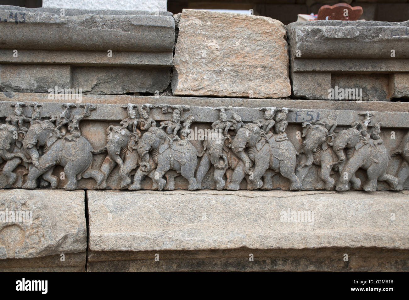 India indian bas relief -Fotos und -Bildmaterial in hoher Auflösung – Alamy