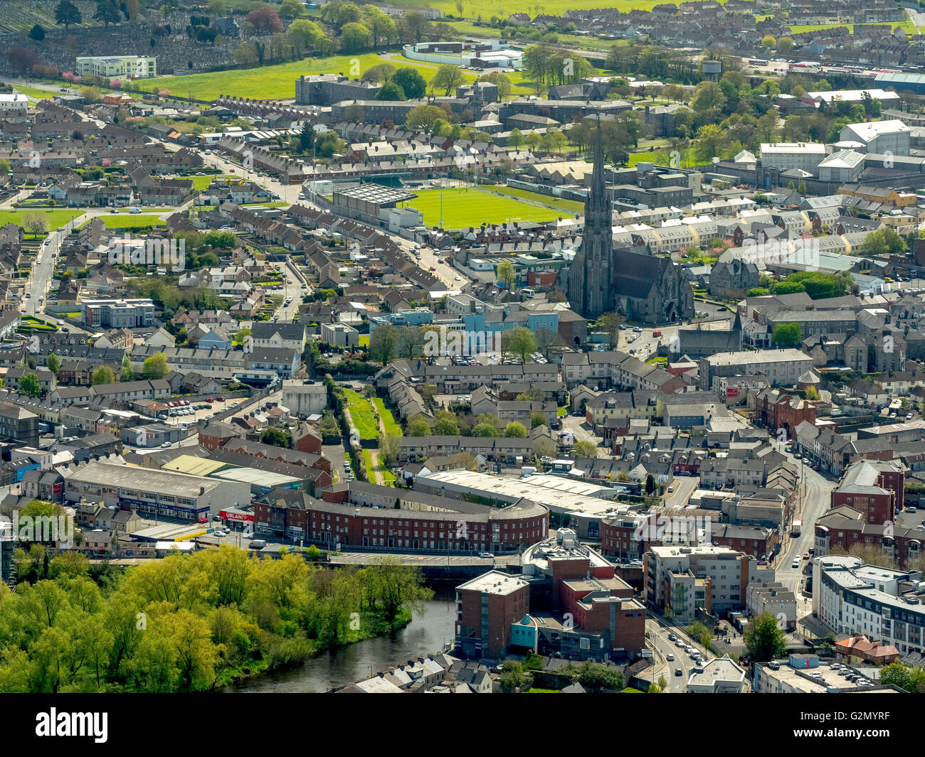 Luftaufnahme, Downtown Limerick am Shannon mit der Stadt von St. John's ...