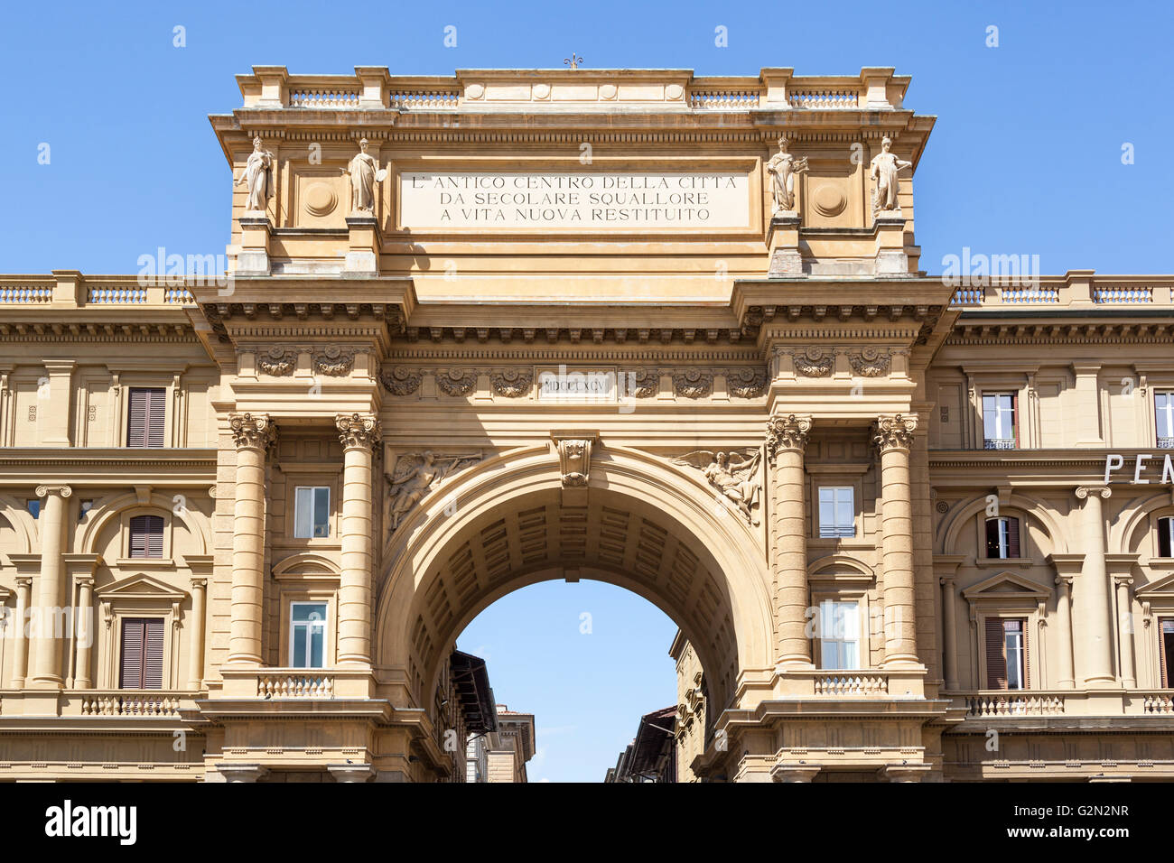 Der triumphbogen auf der piazza della repubblica -Fotos und ...