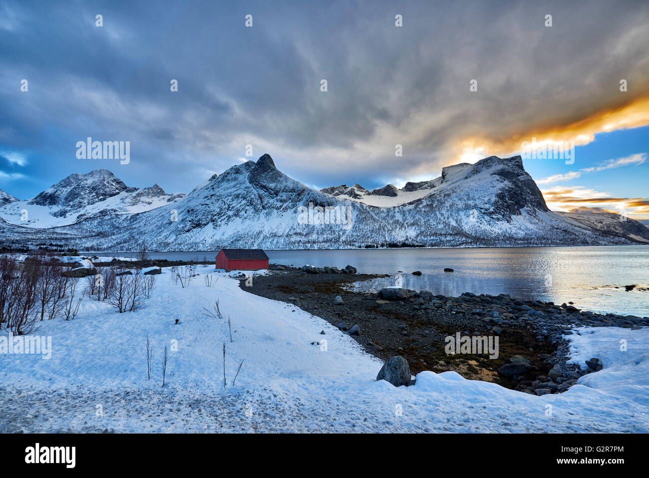 Skaland senja troms norwegen -Fotos und -Bildmaterial in hoher ...