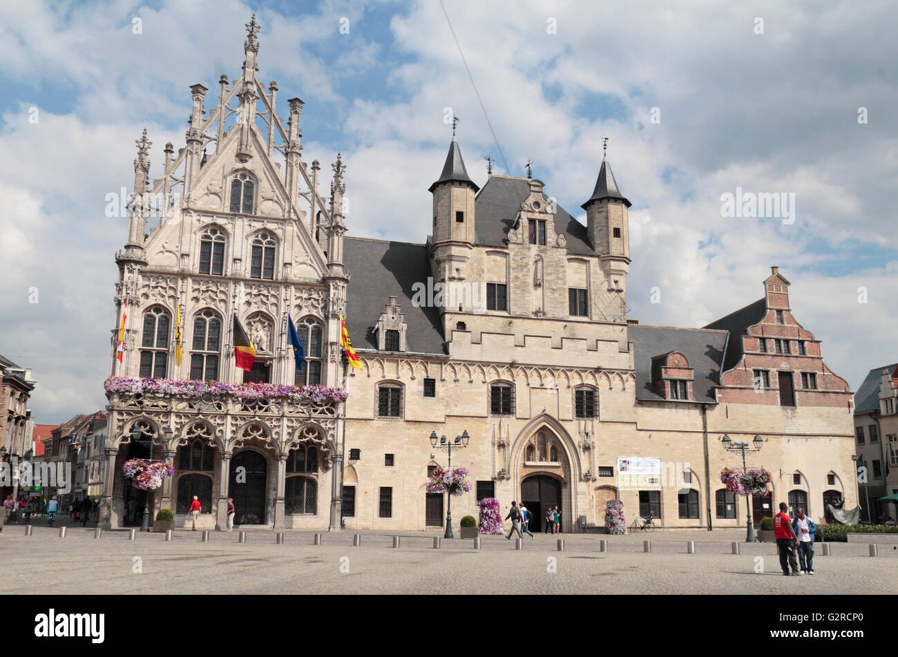 Das Stadhuis (Rathaus oder Rathaus) in Grote Markt, Mechelen, Belgien ...