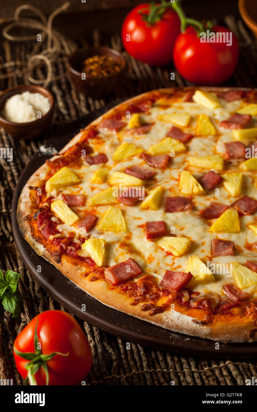 Hawaiianische ananaspizza -Fotos und -Bildmaterial in hoher Auflösung ...