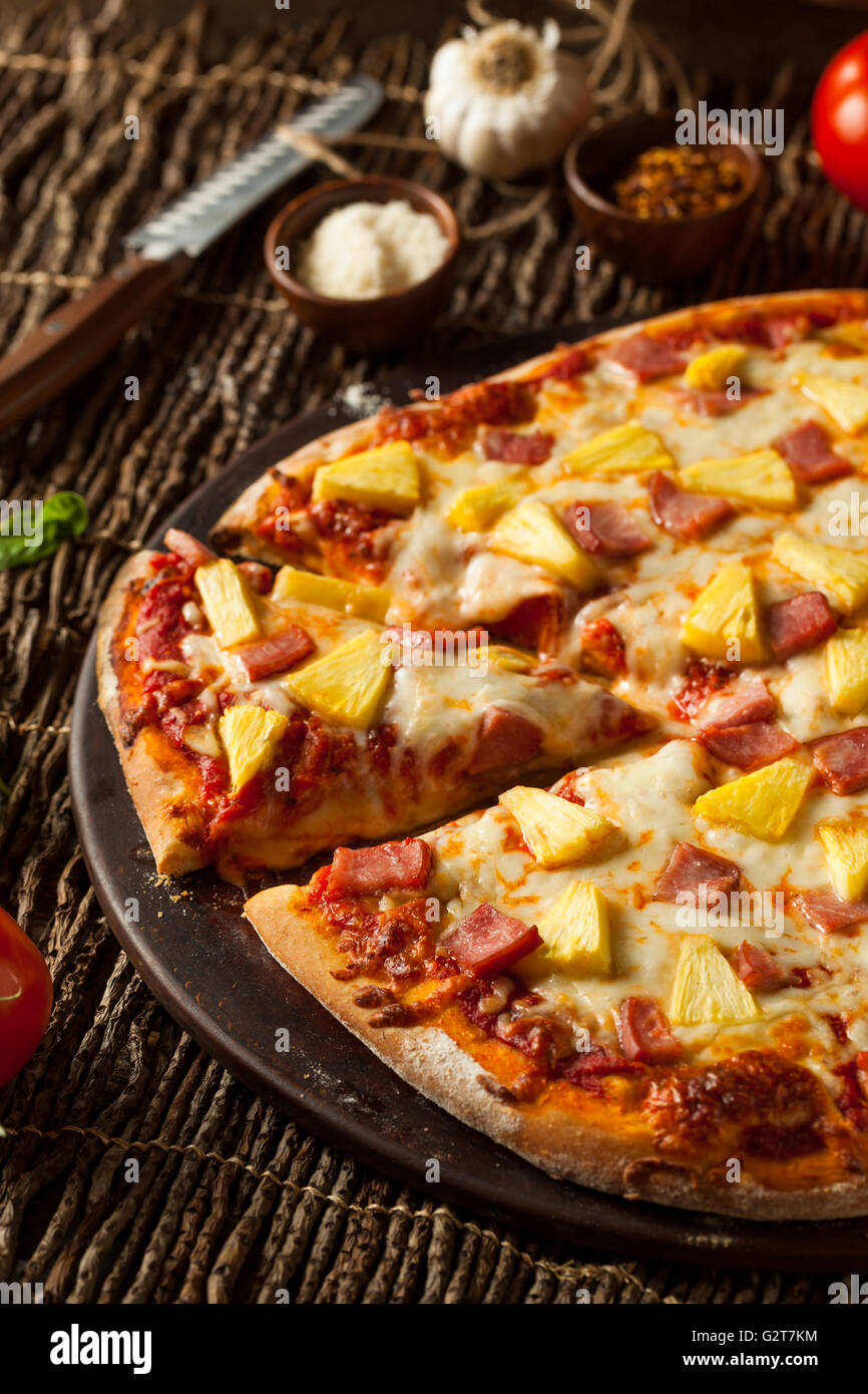 Hawaiianische ananaspizza -Fotos und -Bildmaterial in hoher Auflösung ...