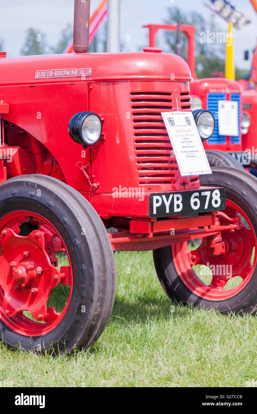 Vintage alte Landwirtschaft Traktor rot Stockfotografie - Alamy