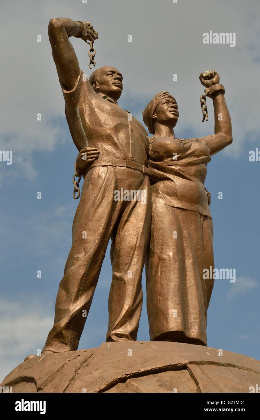Skulptur von einem schwarzen paar, die Ketten der weißen Unterwerfung ...