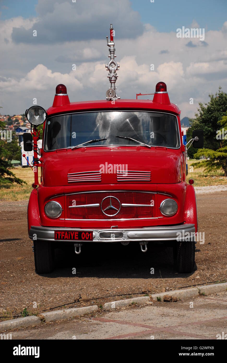 Mercedes Fire Truck Stockfotos und -bilder Kaufen - Alamy