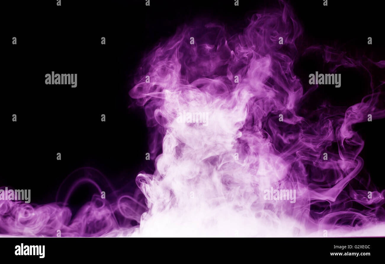 Roter rauch auf schwarz -Fotos und -Bildmaterial in hoher Auflösung – Alamy