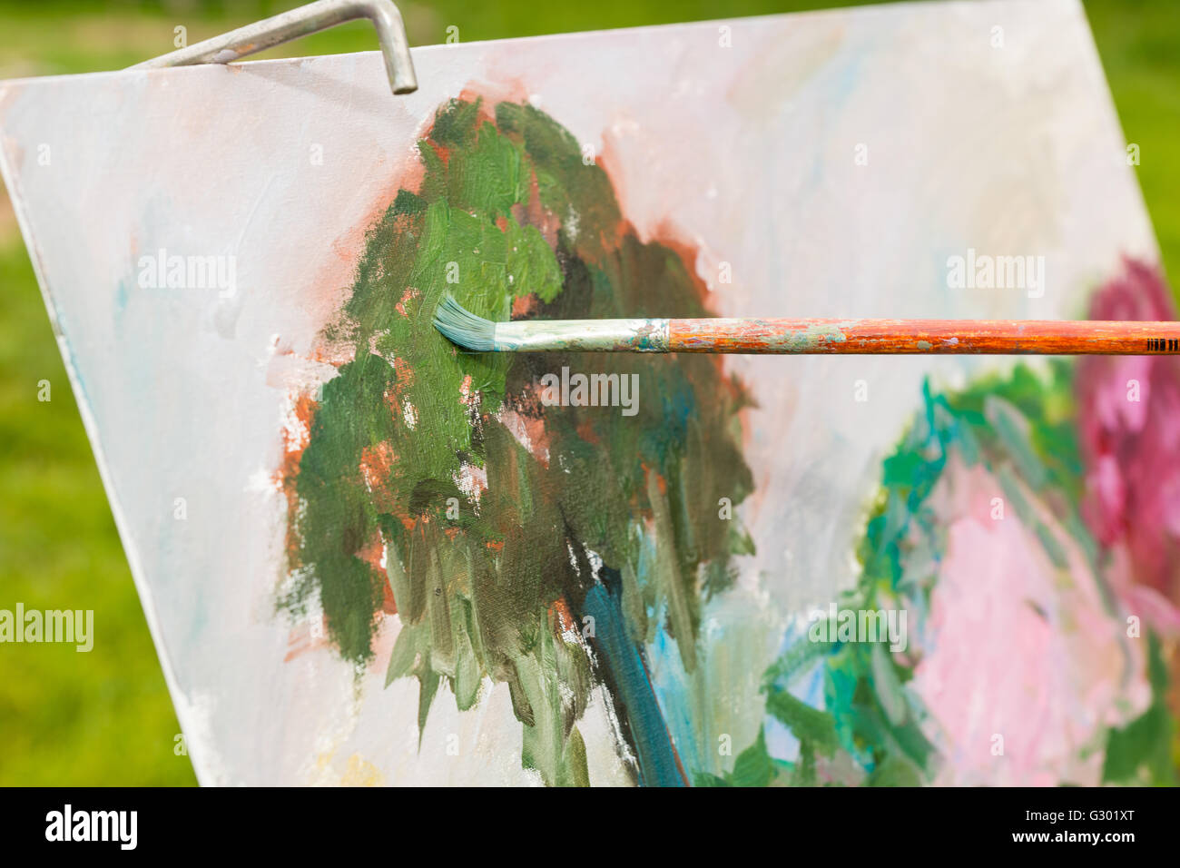 Bunte Maler Zeichnung Skizze mit einem Painbrush im Garten ...