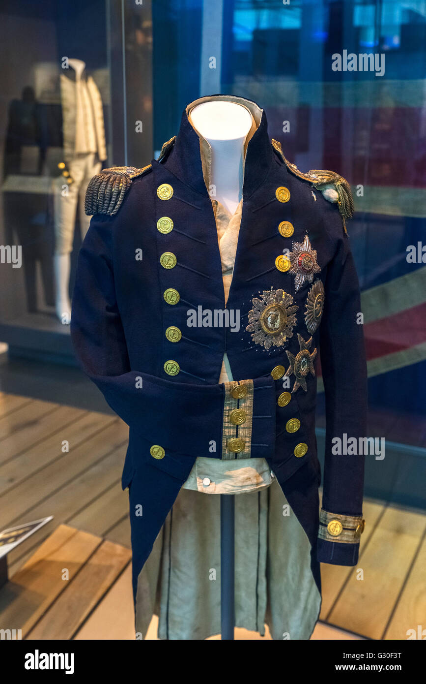 Nelson Trafalgar Mantel. Die Uniform ausziehen von Rear-Admiral ...