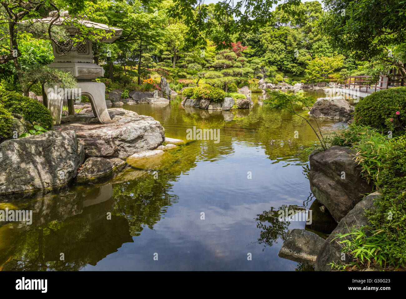Japanischer garten der japanischen steinlaterne -Fotos und ...
