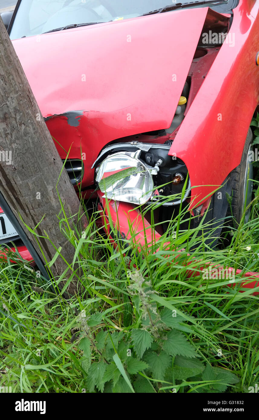 Verbeultes Fahrzeug Stockfotos und -bilder Kaufen - Alamy