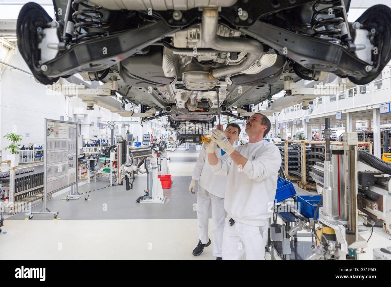 Wolfsburg, Deutschland, VW Touran / Tiguan-Produktion Stockfotografie ...