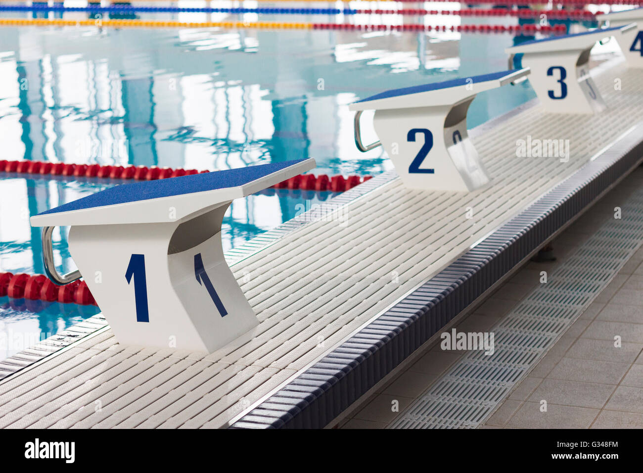 Swimming Starting Blocks Stockfotos und -bilder Kaufen - Alamy