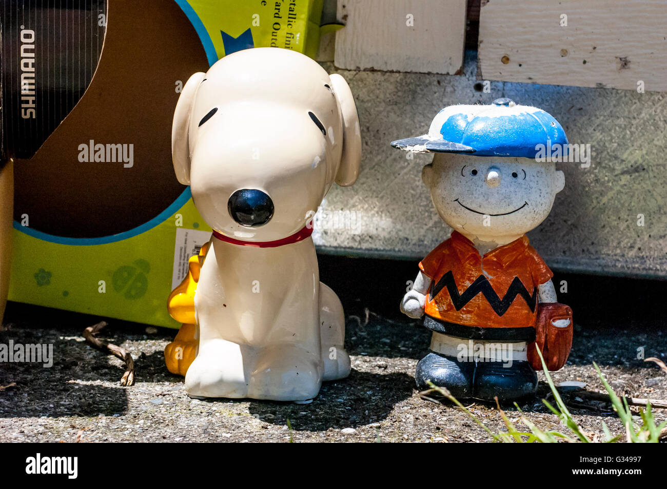 Snoopy und Charlie Brown Porzellan Figuren aus der Peanuts Comic-Welt ...