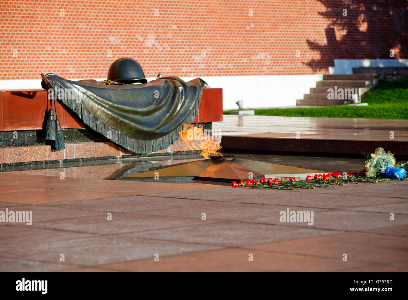 Ewige flamme in moskau -Fotos und -Bildmaterial in hoher Auflösung ...