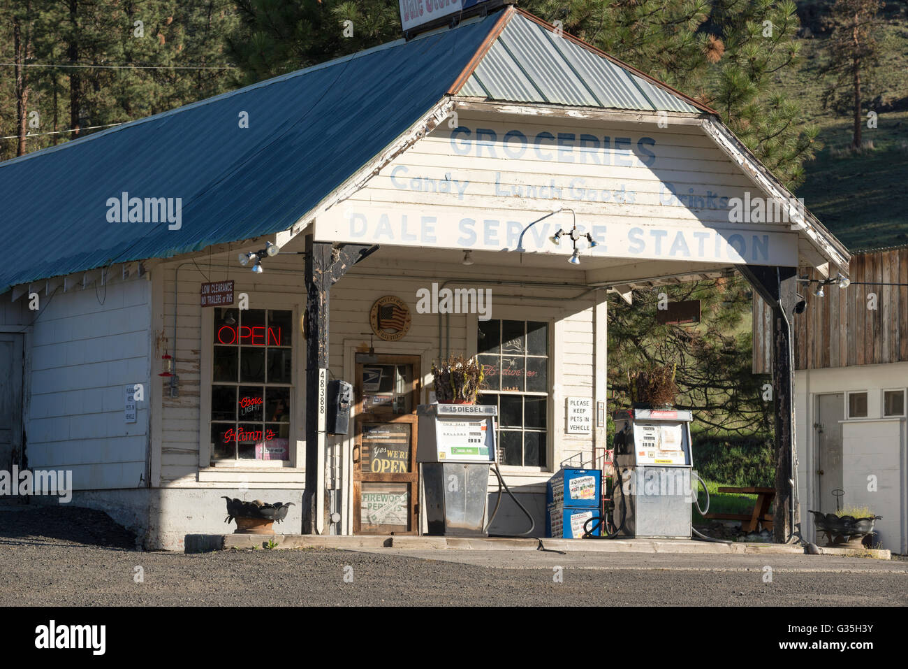 Dale-Service-Station in der kleinen Gemeinde von Dale, Oregon ...