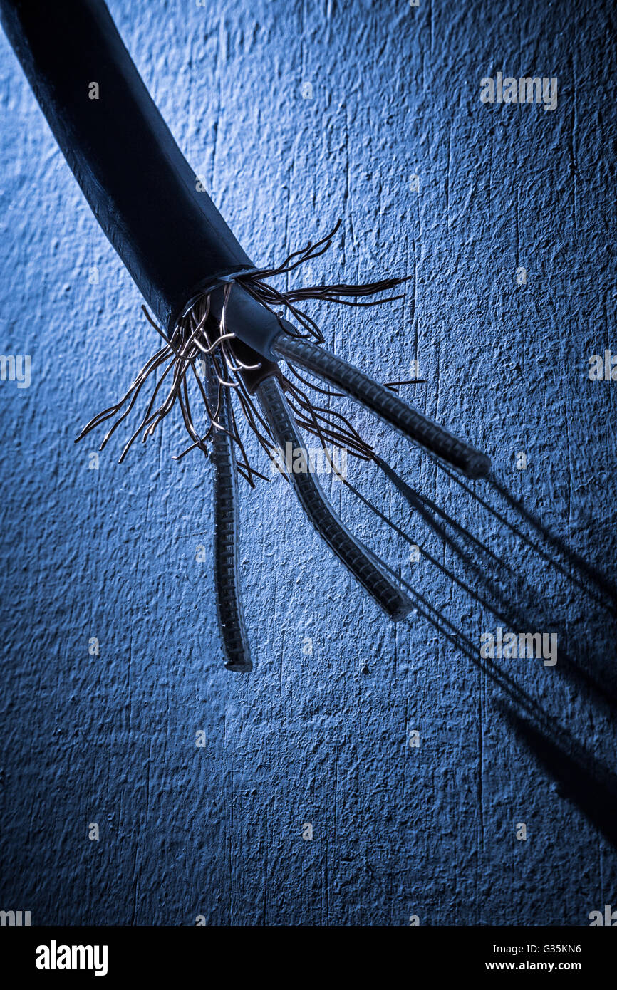 Abisoliertes kabel -Fotos und -Bildmaterial in hoher Auflösung – Alamy