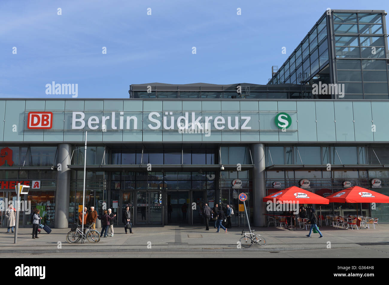 Bahnhof suedkreuz -Fotos und -Bildmaterial in hoher Auflösung – Alamy