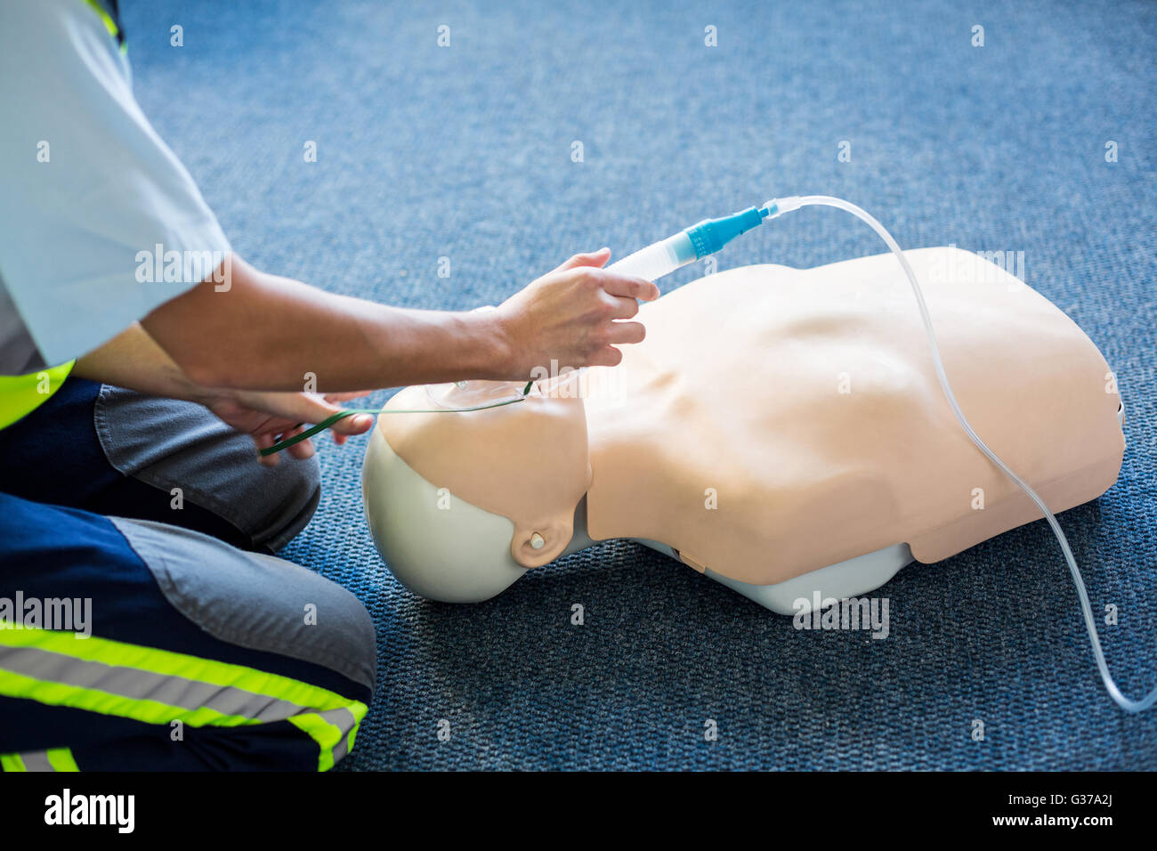 Cardiopulmonary resuscitation -Fotos und -Bildmaterial in hoher ...