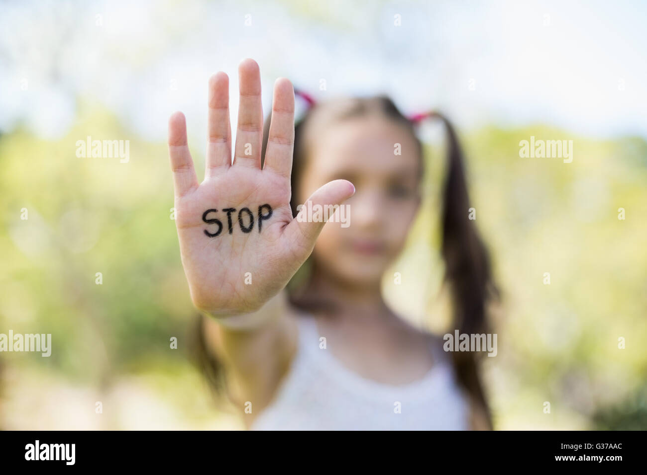 Stop sign hand -Fotos und -Bildmaterial in hoher Auflösung – Alamy