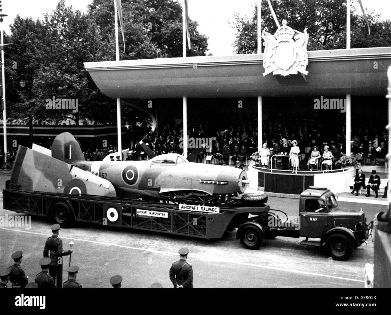 Siegesparade: Die RAF Bergung Einheit vorbei, dem königlichen Stand ...